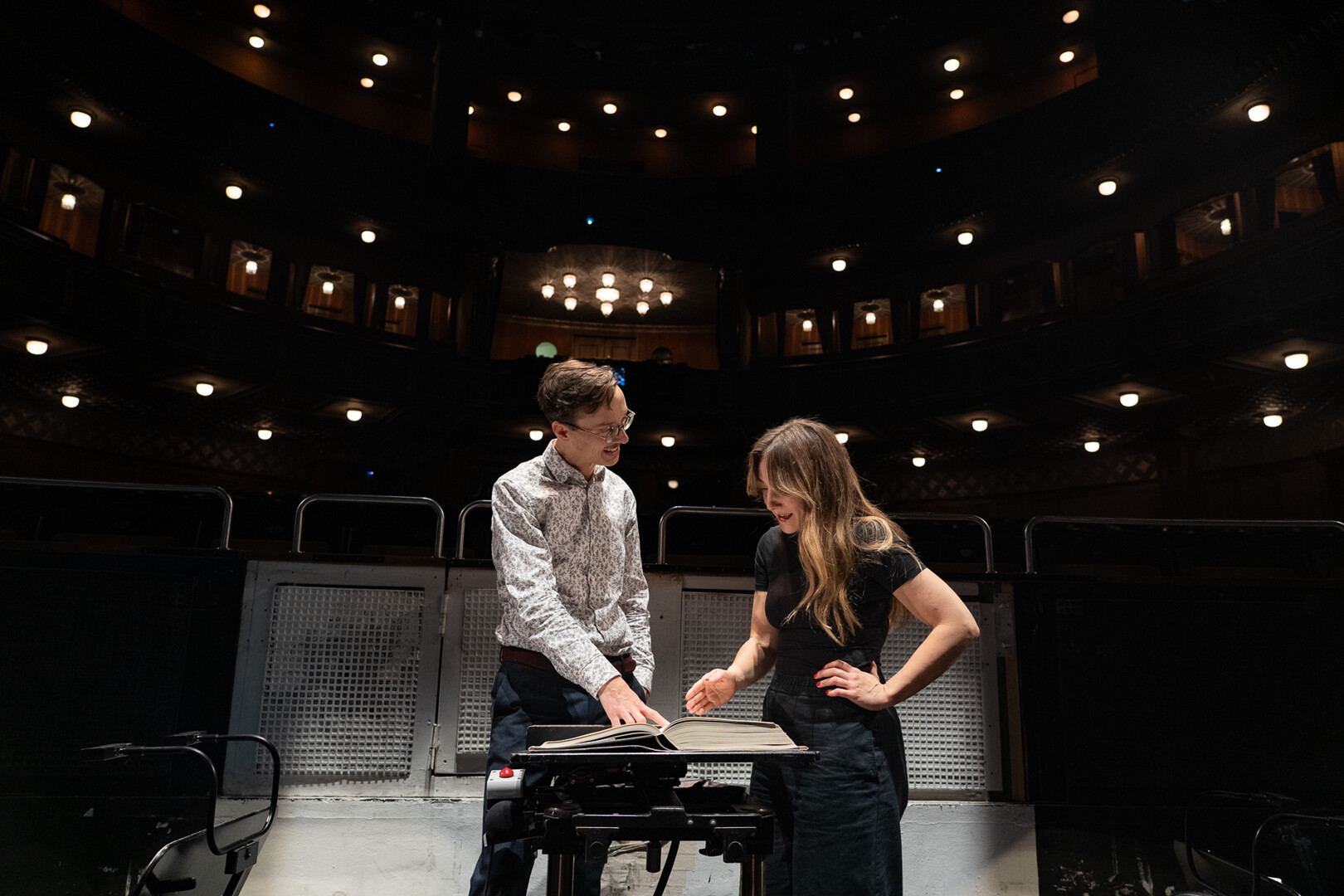 „Da ist dieser besondere Theater-Geruch in der Luft!“ | Staatsoper ...