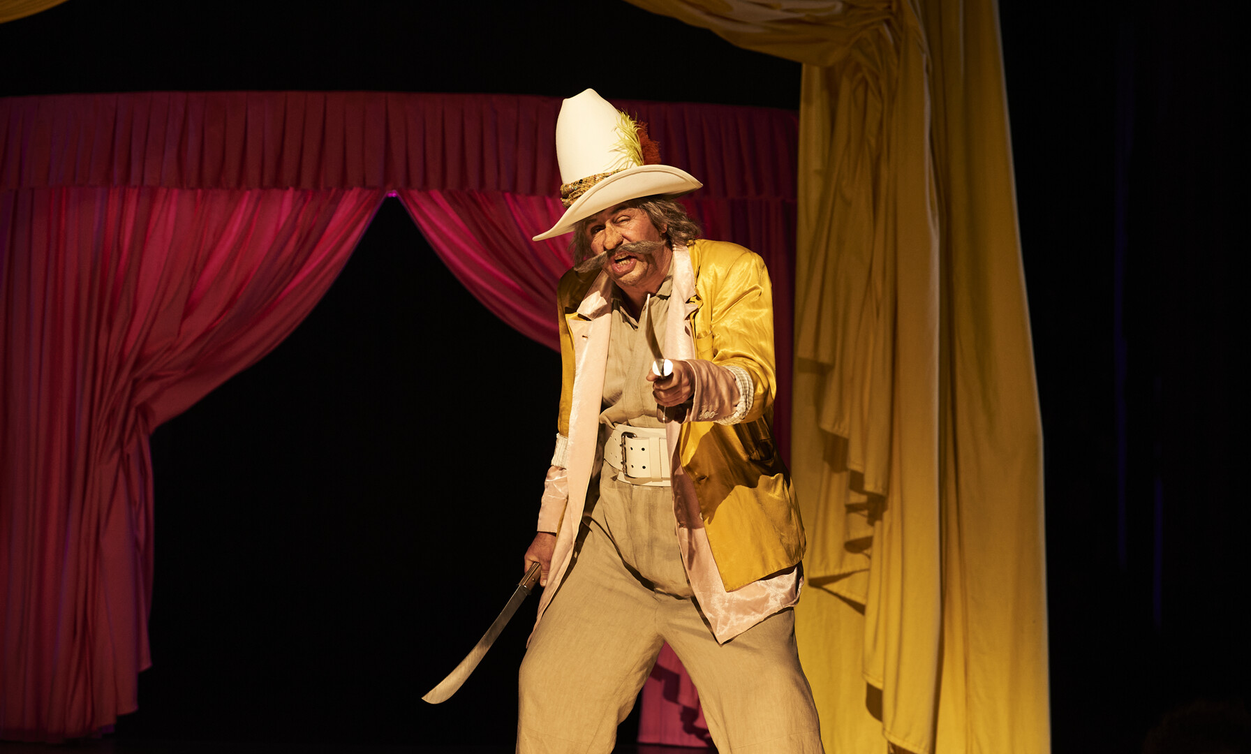 Ein Kasperletheater – auch für Erwachsene! | Staatsoper Stuttgart